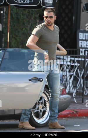 Jessie Metcalfe seen picking up a coffee from Alfred on Melrose Place ...