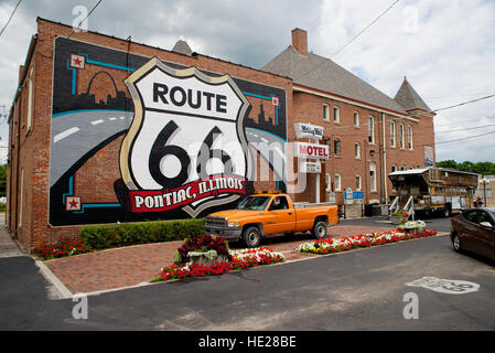 Route 66 memorabilia - Route 66 shield at Pontiac, Livingston County ...