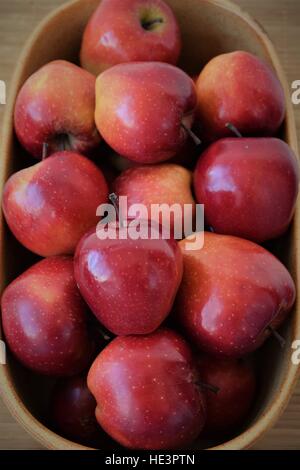 Red apples in a bowl Stock Photo - Alamy