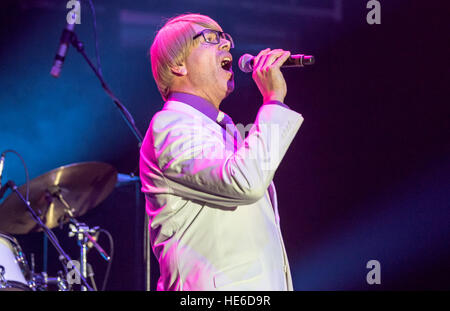 Mike Flowers live at the Shiiine On Weekender 2016 Featuring: Mike ...