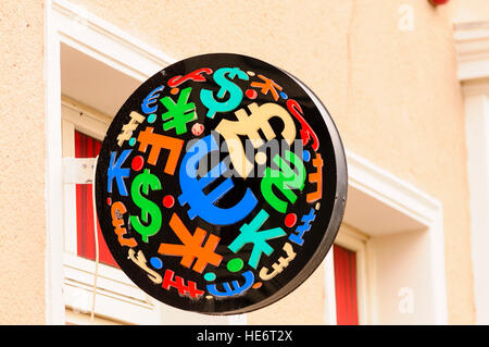 The outside of a Change Money foreign exchange shop in Oxford Stock ...