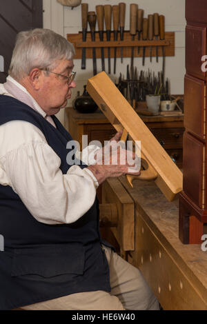 Colonial Williamsburg carpenter shop Stock Photo - Alamy