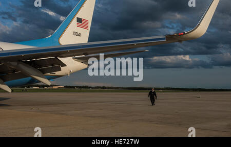 Tech. Sgt. Michael Moomaw, 89th Airlift Wing flying crew chief, pulls ...