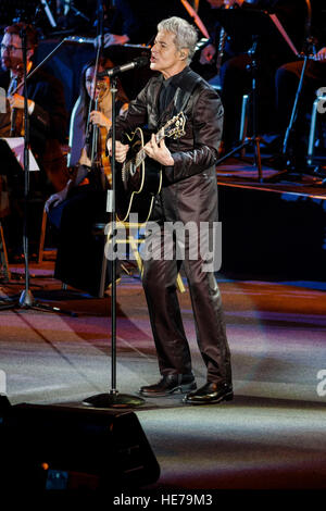 Vatican City, Vatican. 17th Dec, 2016. Italian singer Claudio Baglioni ...