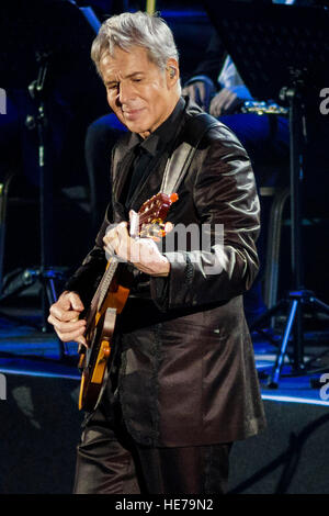 Vatican City, Vatican. 17th Dec, 2016. Italian singer Claudio Baglioni ...