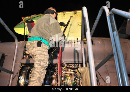 An Air Commando with the 727th Special Operations Aircraft Maintenance ...