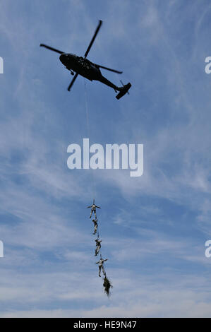U.S. Air Force Airmen with the 181st Intelligence Wing participate in ...