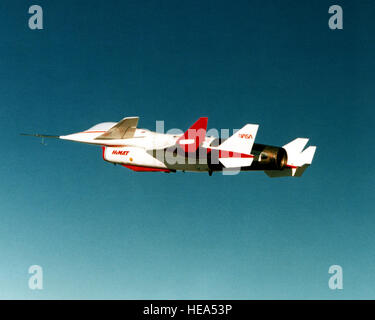A left side view of a highly maneuverable aircraft technology (HIMAT ...