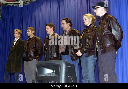 AIR, from left: Matt Damon as Sonny Vaccaro, Jason Bateman as Rob ...