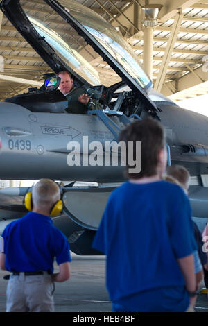 U.S. Air Force Col. Tiffany Feet, 386th Air Expeditionary Wing A4 ...
