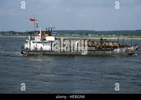 A starboard beam view of the West German frigate FGR KOLN (F-211 ...