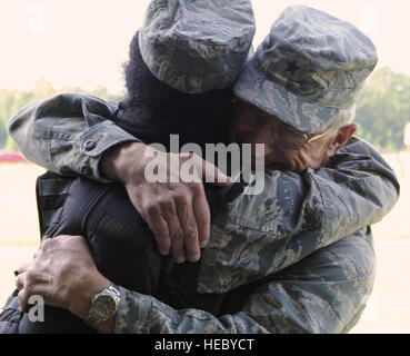 Vietnam War POW and retired Air Force Lt. Col. John Yuill speaks to ...
