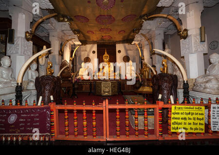 Tooth Sanctuary, Temple of the Tooth Relic, UNESCO World Heritage Stock ...
