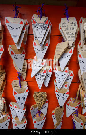 Fox lucky charms at Fushimi Inari Shrine, Kyoto, Japan Stock Photo - Alamy