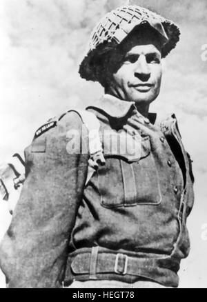 CHARLES UPHAM ( ) VC & Bar at an awards ceremony for three New Zealand ...