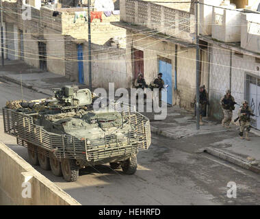 25th November 2004 U.S. Army soldiers serve food to colleagues on ...