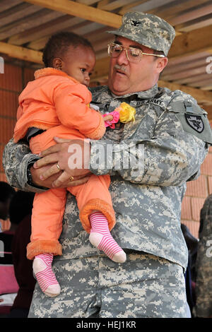Umbutfo Swaziland Defence Force (USDF) Lt. Col. Moses Swane, MEDFLAG 09 ...