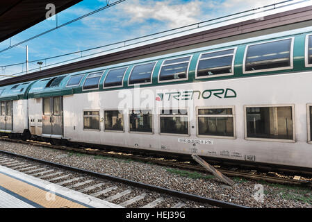 bergamo, train, station, italy, italian, dusk, near, milan, ryanair ...