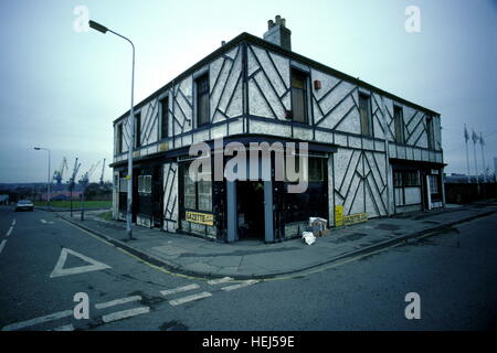 AJAXNETPHOTO. 1987. HEBBURN-ON-TYNE, ENGLAND. - DRINKING FOUNTAIN ...