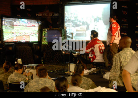 Arizona Cardinals center Lyle Sendlein (63) in the first half during an ...