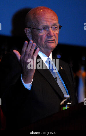 GEN. Gordon R. Sullivan, U.S. Army chief of staff, addresses the troops ...