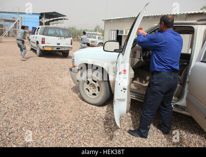 Iraqi police demonstrate vehicle search procedures they learned during ...