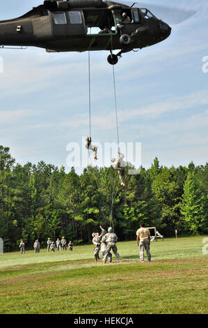 Soldiers complete the Rappel Master certification at Fort Pickett ...