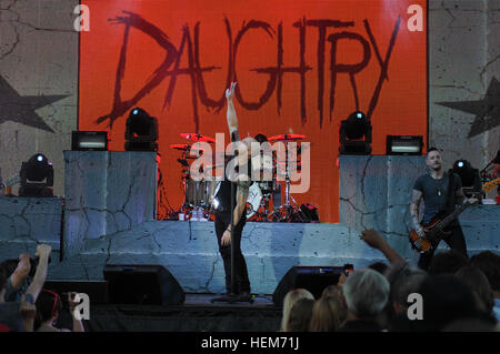 Singer Chris Daughtry of the band Daughtry performs live during the ABC ...