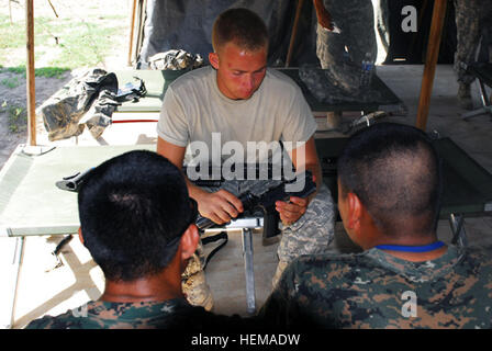 Soldiers from the 65th MP (Military Police) Company Airborne, 503rd MP ...