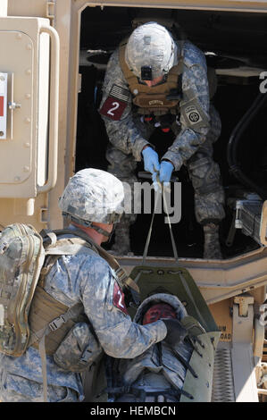 CAMP BULLIS, Tx. -- Spc. Daniel Holmes and Spc. Jason Snelling maneuver ...