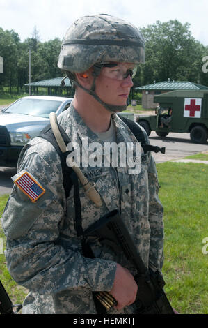A Soldier qualifies with the M4 rifle during the New York Army National ...