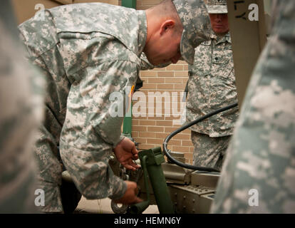 Soldiers of the 63rd Expeditionary Signal Battalion, Fort Stewart, Ga ...