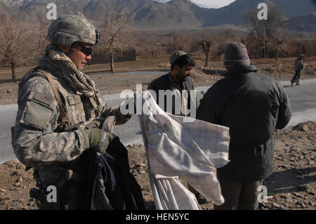 Task Force Gladius Soldiers with, Company B, Special Troops Battalion ...