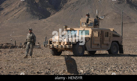 Soldiers from Bravo Company, Division Special Troops Battalion, Task ...