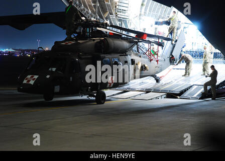 Soldiers assigned to B Company, 277th Aviation Support Battalion, 10th ...