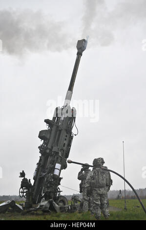 Dragoon Troopers from Charlie Battery, Field Artillery Squadron, 2nd ...