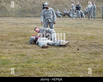 U.S. Soldiers of 3rd Platoon, 527th Military Police Company, 709th MP ...