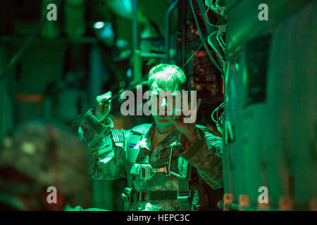 A Joint Communications Support Element (JCSE) soldier boards a C-17 ...