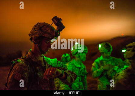 Army Reserve Soldiers from the 374th Financial Management Support Unit ...