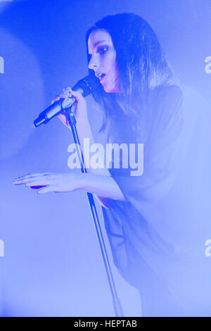 "Banks" female musician and singer from Los Angeles performing at ...