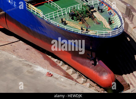 Bulbous Bow or protruding bulb & Waterline Plimsoll Line, Depth ...