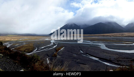 Braided river channels and gravel bars on Waimakariri River, New ...