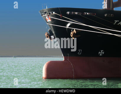 Bulbous Bow or protruding bulb & Waterline Plimsoll Line, Depth ...