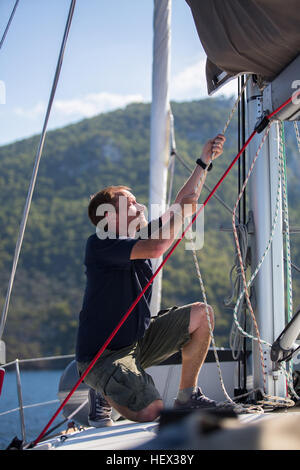 Sailing, man pulling ropes. Luxery yacht boat Stock Photo - Alamy