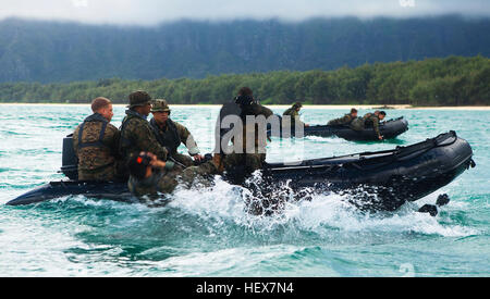 Force reconnaissance Marines conduct hydrographic reconnaissance ...
