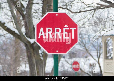 French stop sign "arrêt" in Montréal, Québec, Canada Stock Photo - Alamy