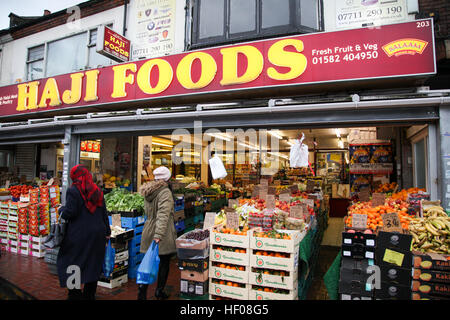 Asian Shops & shoppers in Bury Park area of Luton Stock Photo - Alamy