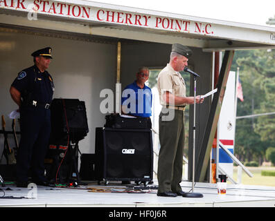 Col. Philip J. Zimmerman, commanding officer of Marine Corps Air ...