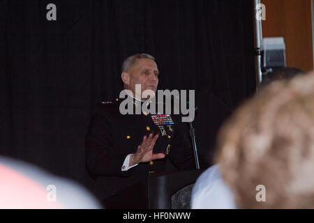 Lt. Gen. John M. Paxton, commanding general of II Marine Expeditionary ...