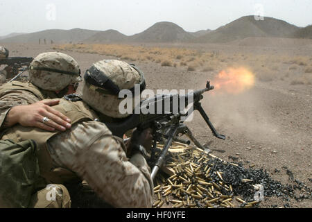 Marines firing the M240G machine gun at a shooting range Stock Photo ...